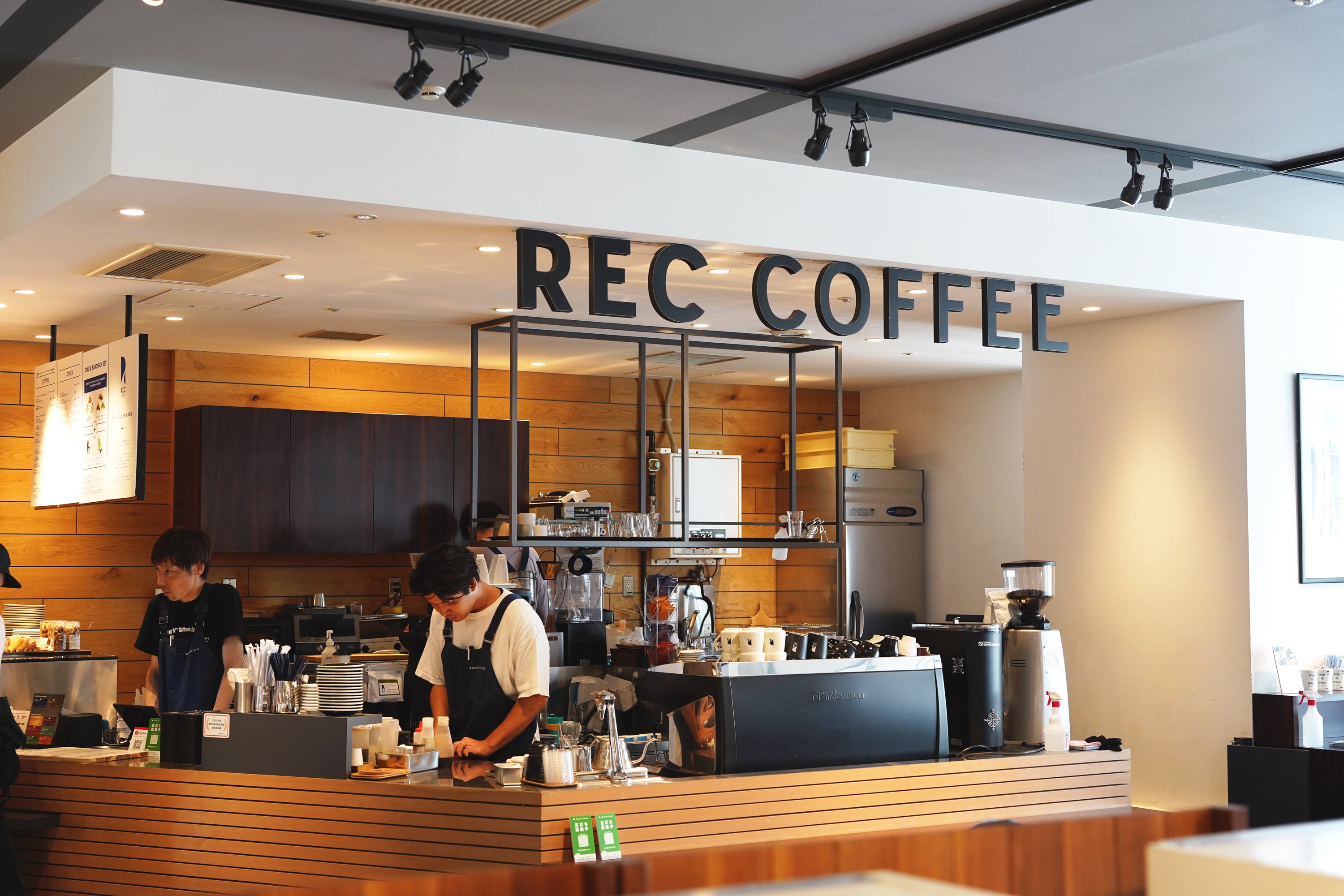 【店舗紹介】REC COFFEE 博多マルイ店｜よみもの｜REC COFFEE